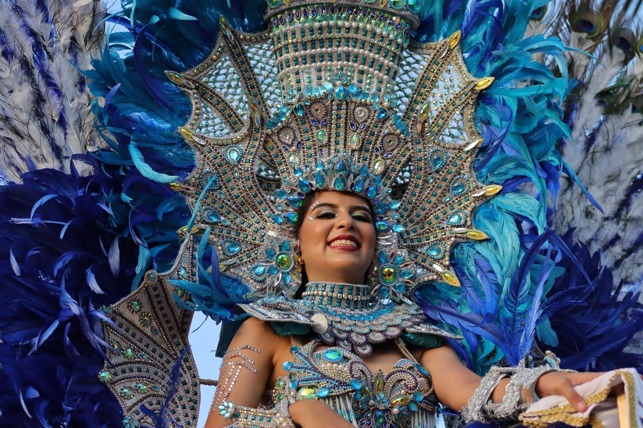 Con broche de oro y al ritmo de Polache, La Máquina y Gente de Zona ...