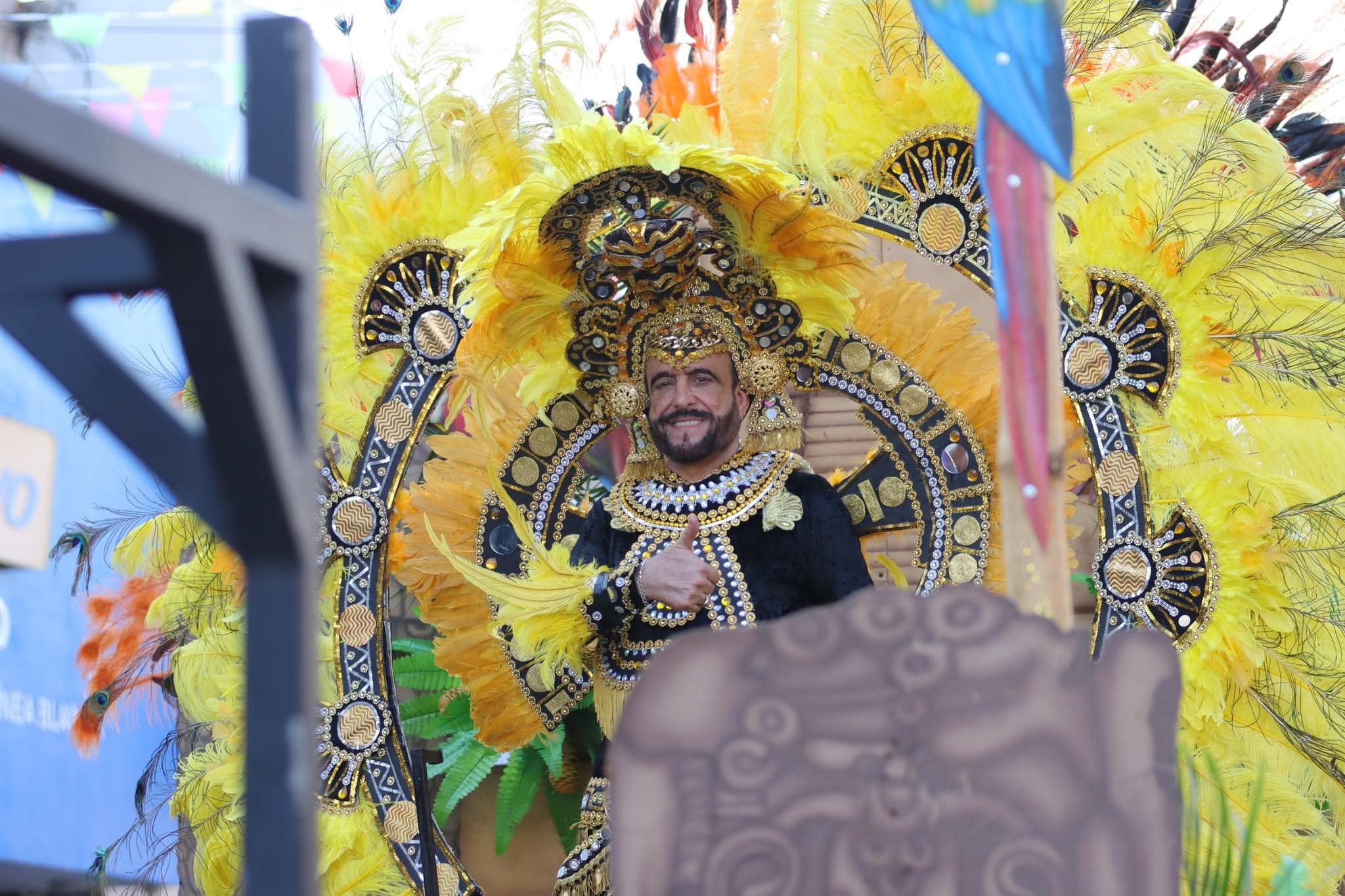 Con broche de oro y al ritmo de Polache, La Máquina y Gente de Zona ...
